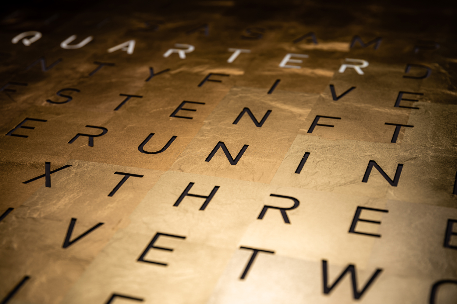 Qlocktwo feiert zehn Jahre „Creator’s Edition“ mit exklusiver Sonderedition